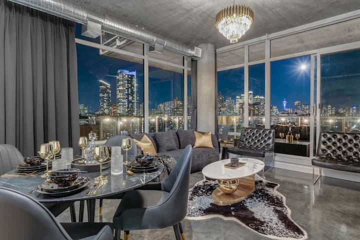 {The Patrón} Panoramic City Views ~ Lux King Bed! - Calgary