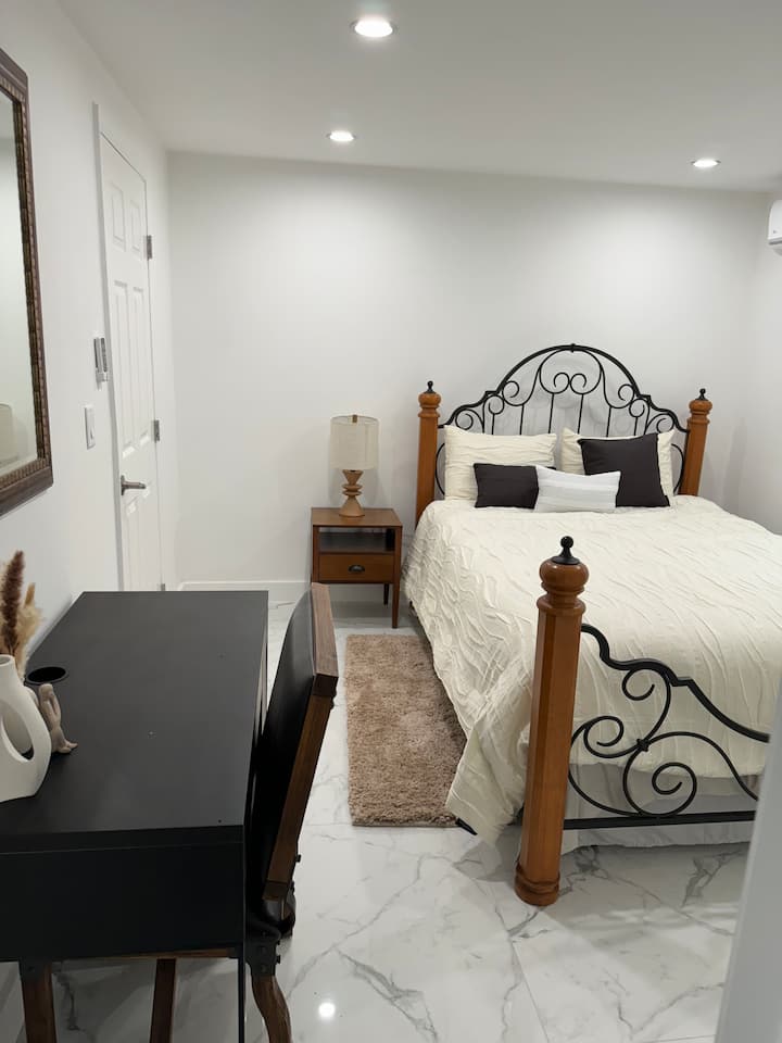 J&j Unitc Vibrant 2bedroom Apt With Parking - Fort Lauderdale, FL