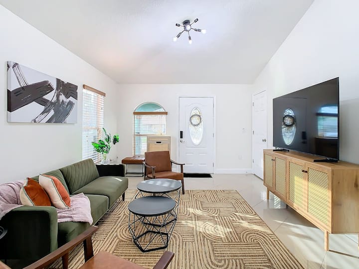 Prime Location: 3 Bed 3 Bath In Midtown Tampa - Tampa, FL
