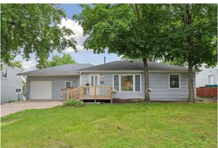 Cozy House In Good Neighborhood. - Wayzata, MN