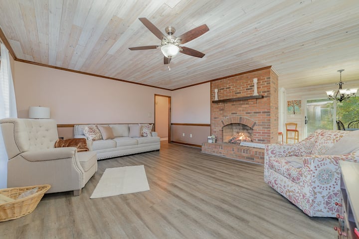 Peaceful Farm Stay Retreat - Treehouse Vineyards, Monroe