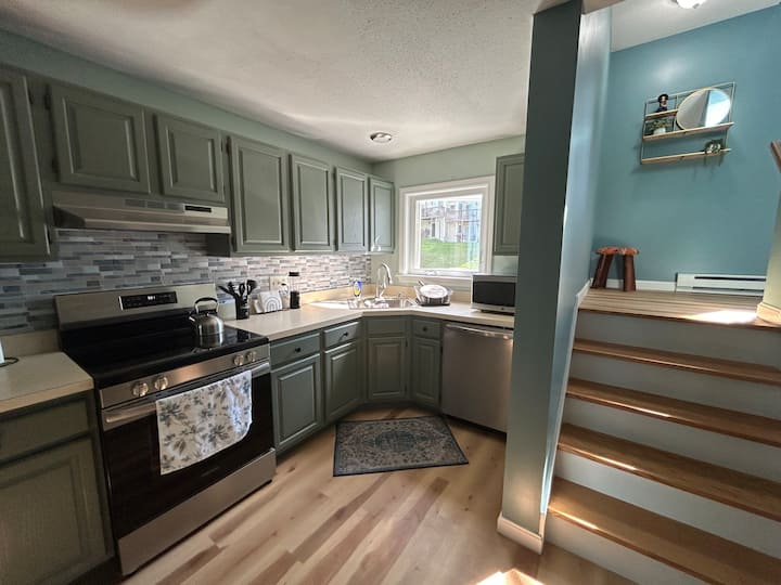 Beautiful Lakeview Townhouse - Laconia, NH