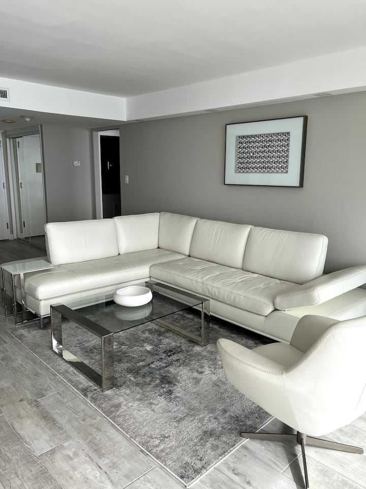 Stunning Oceanfront Apartment - Coronado, CA