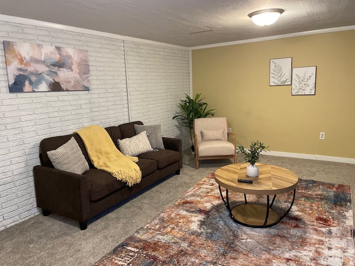 Cozy Haven: Home Away From Home - Gilbert, IA