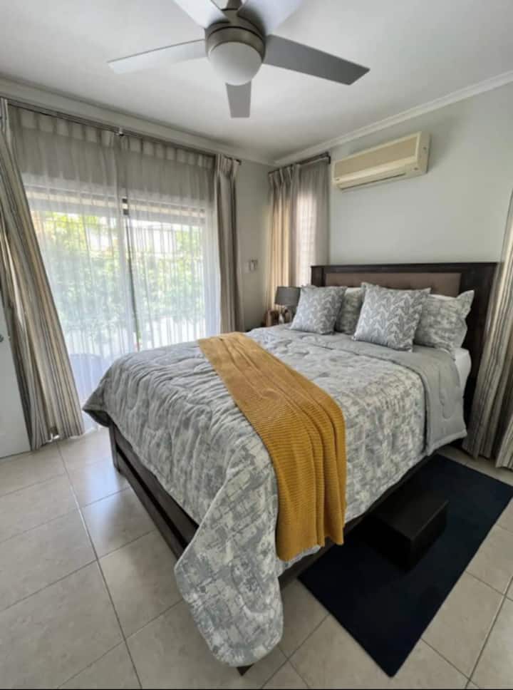1 Bedroom In Liguanea, Kingston - Jamaica