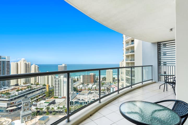 Modern 2 Bedroom Ocean View Apartment - Q Stay - Surfers Paradise