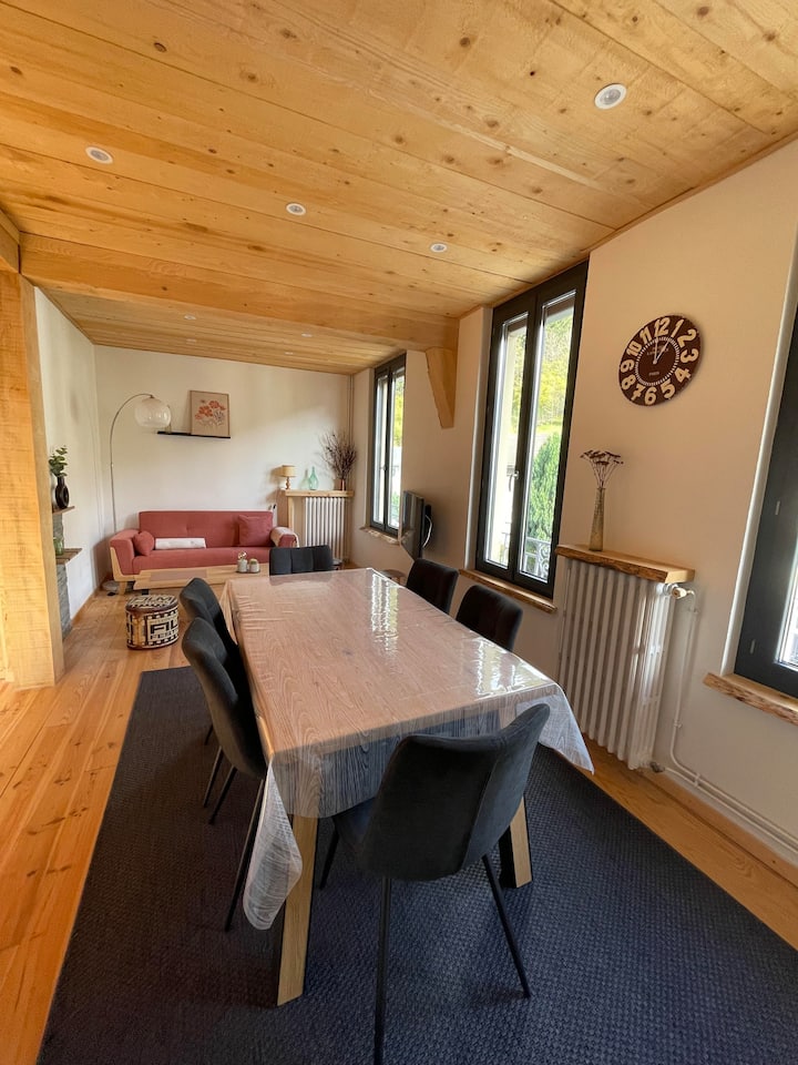 Logement  Avec Extérieur. - Orcival