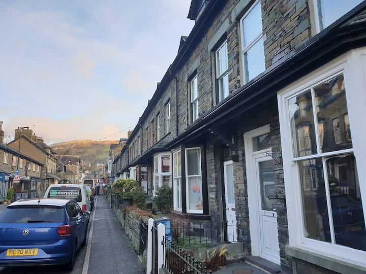Holmdale - Central Ambleside - Ambleside