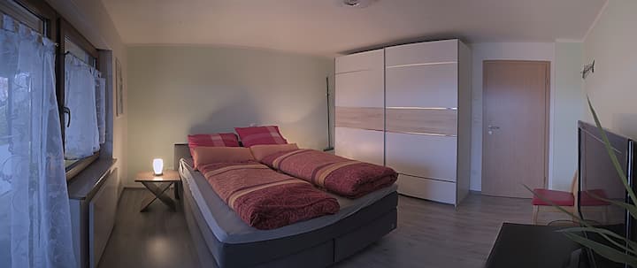 Geräumiges Zimmer Mit Doppelbett - Pegnitz
