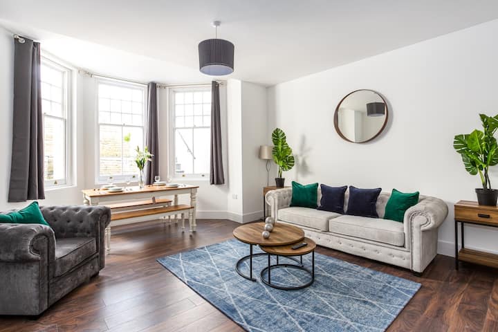 2br/1ba By The Sea  Terrace Stay Near Three Shells - Westcliff-on-Sea