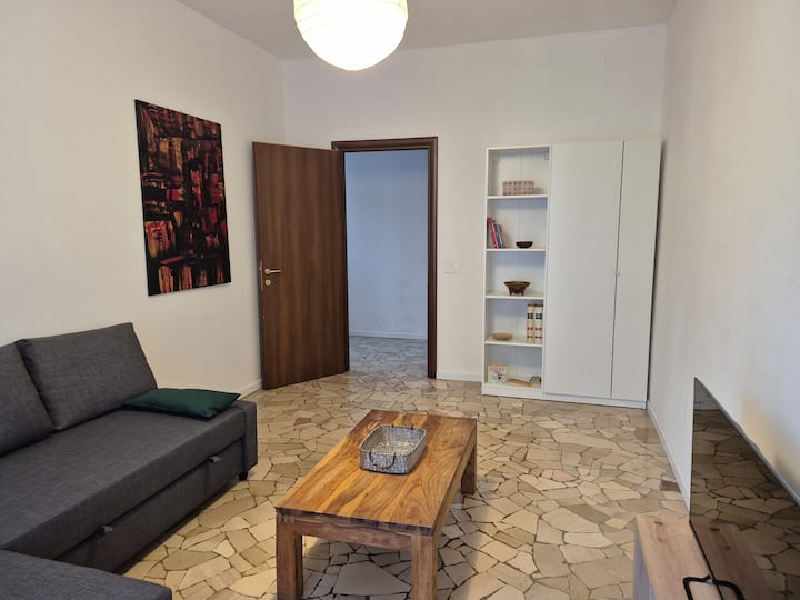 Bright & Spacious 70sqm House + Private Garage - Milan