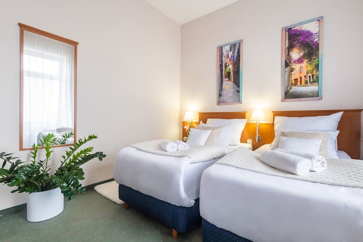 Twin Room In A Hotel Near The Main Train Station - Wrocław