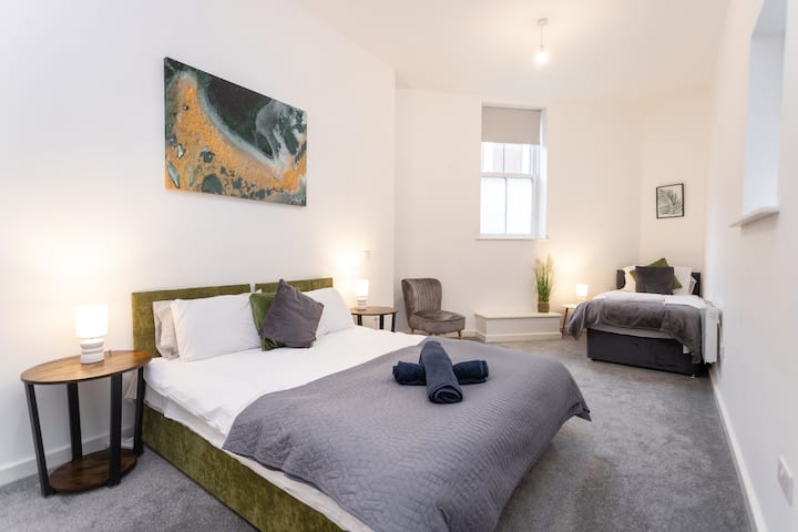 7 Edgeware Road Flat 2 Central*long Stay Discounts - Swindon