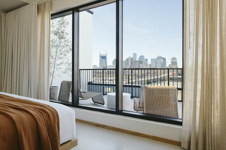 3 Bedroom Penthouse W/ City View + Terrace - Palm Springs, CA