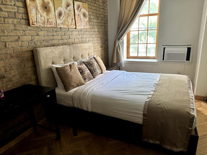 Classy 2 Bedroom Near United Nations - Queens, NY
