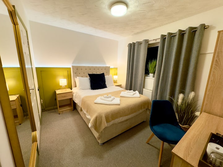"Your Home Away From Home" (Double Room) - Llanelli