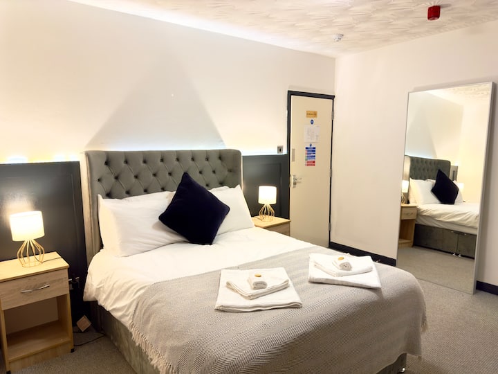 "Your Home Away From Home" Delux Double Room - Burry Port