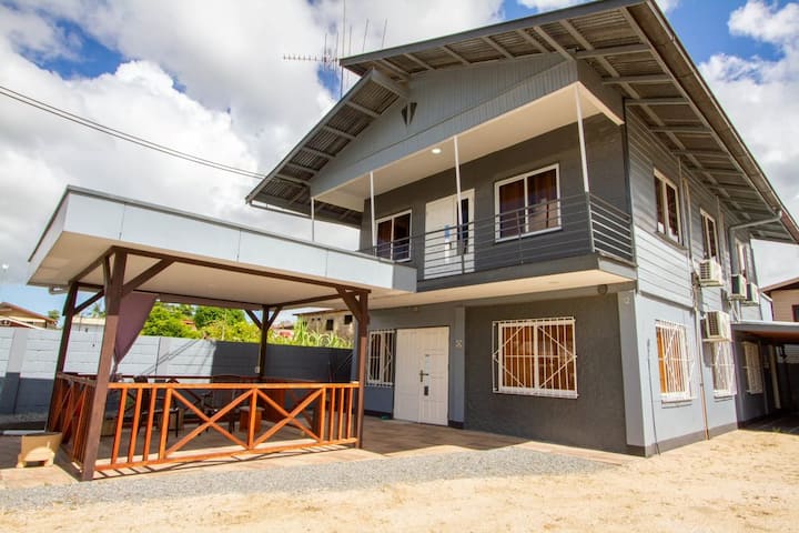 Zonnige Bovenwoning In Noord! - Suriname
