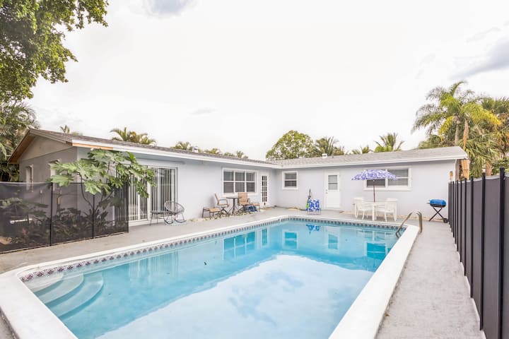 454) Spacious Home With Awesome Pool! - West Palm Beach, FL