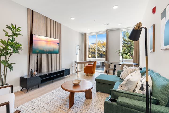 King Bed | Stunning Pier Views | Near Fishtown - Philadelphia, PA