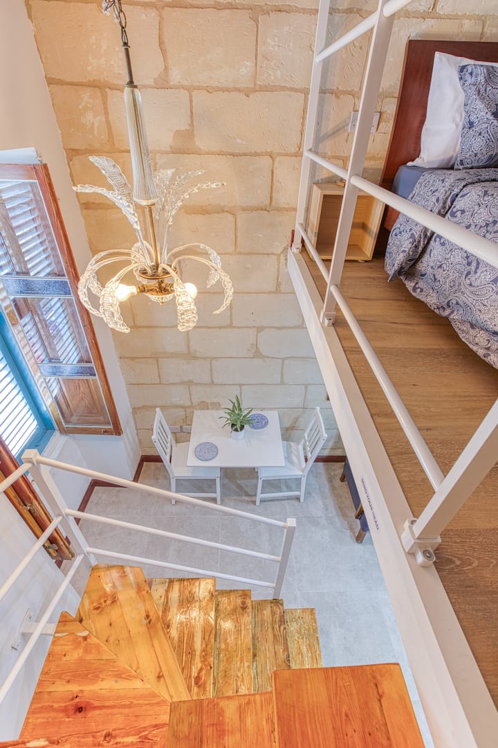 Charming Maltese Loft | Steps From Beach & Cafés - 몰타