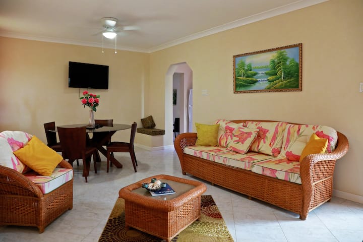 2br/1ba Beachgetaway 10 Min Drive To Shore Sleeps4 - Barbados