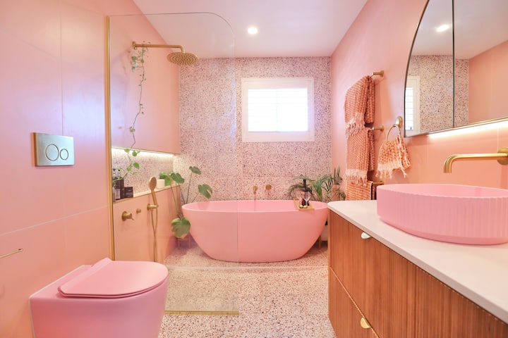 Pink Paradise By The Sea - Peregian Beach