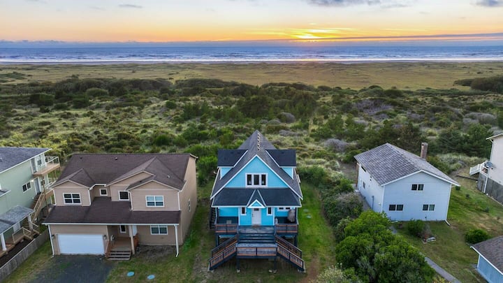 “Shore Desire” Beach Getaway! Hottub, Sleeps 10 - Copalis Beach, WA