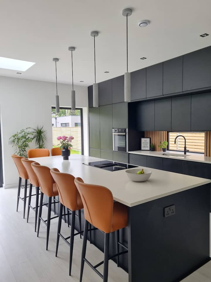 Modern 4 Bed With Dream Kitchen - Dublin