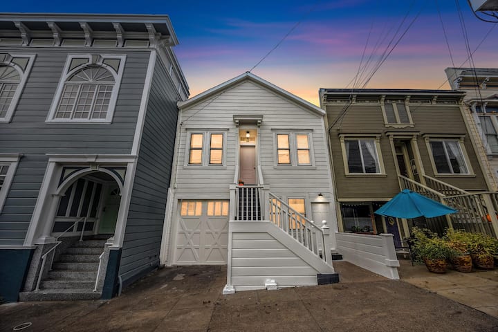 Noe Valley Flat – Steps From 24th St + Town Square - San Francisco, CA
