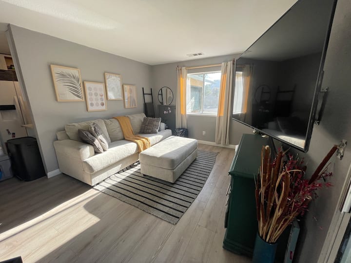 Cozy Home Near Downtown - 머데스토