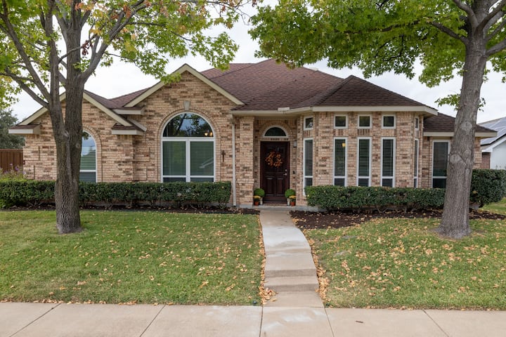 Game Room & Private Pool Retreat In Mckinney - McKinney, TX