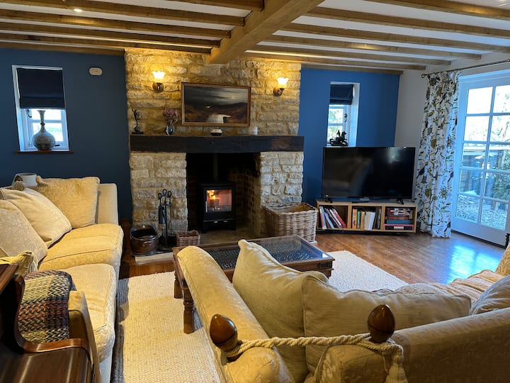 Large Character Village Property - Hempton