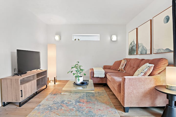 Chic Townhouse In Northtown - 스포캔