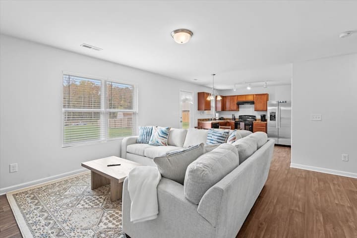4br Cozy Home W/ Office! - Concord, NC