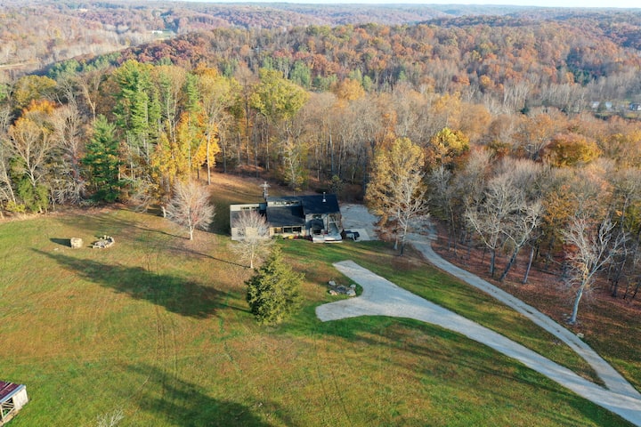 Black Bear Hills Cabin - Nashville, IN