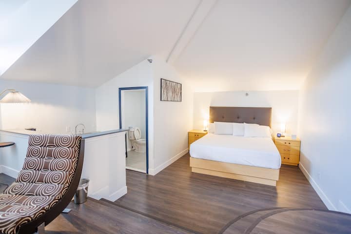 Executive Suite 2 - Norwich, CT