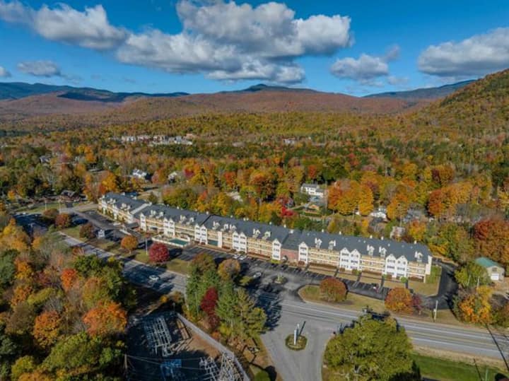 2 Story Townhome/ Pool/hot Tub/shuttle: Sleep 10 - New Hampshire (State)