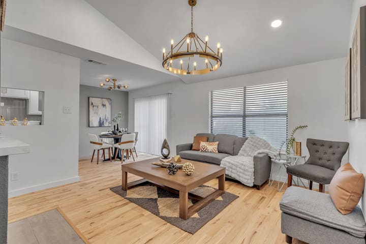 Stylish Apartment ~ Workspace - Carrollton, TX