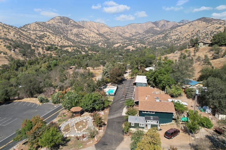 The Congress | Sequoia Motel Rm6 - Three Rivers, CA