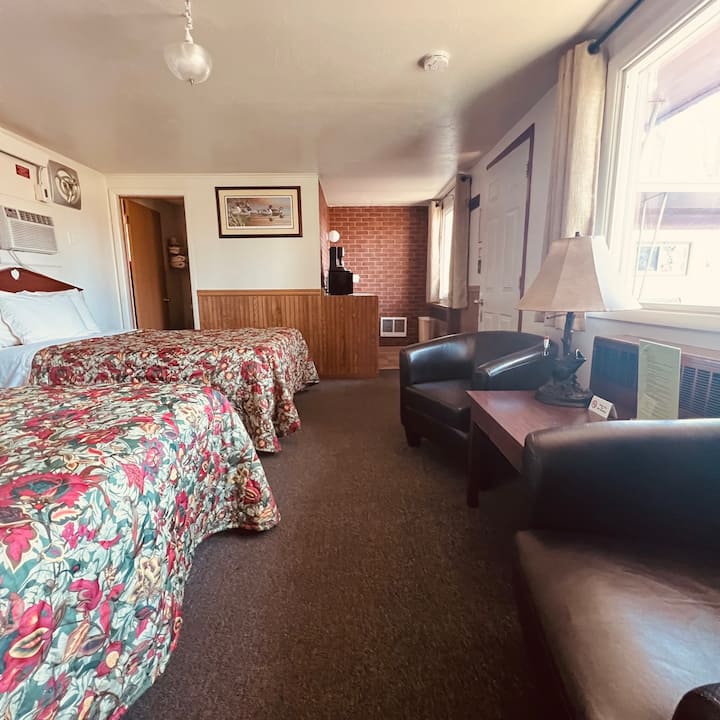 Room W/2 Full Beds+bath Overlooking Lake Onalaska - La Crosse, WI