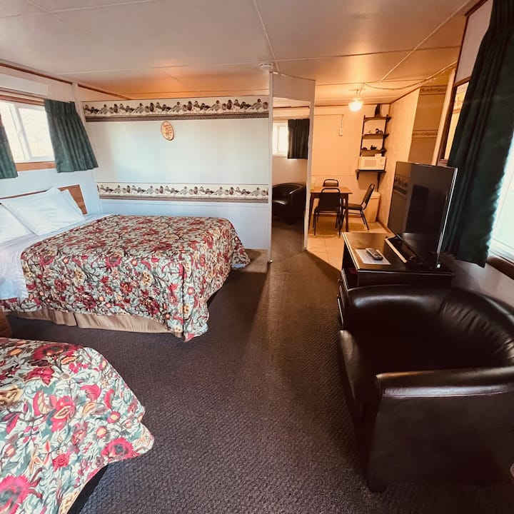 Room W/3 Full Beds+bath Overlooking Lake Onalaska - La Crosse, WI