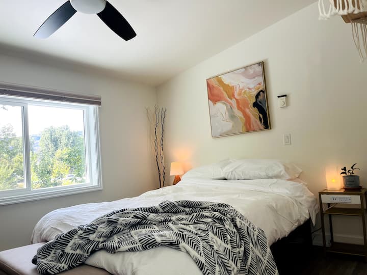 Hikari-okanagan Sunshine B&b: Queen&in-suite Bath - Kelowna