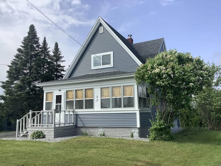 The Blue Gable Retreat-direct Trail Access - Maine
