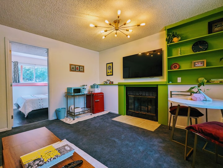 Tulip House: Adventurer's Retreat - Longmont, CO