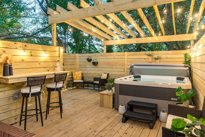 Hot Tub | Private Apt Included | 3mi To Downtown - Raleigh, NC