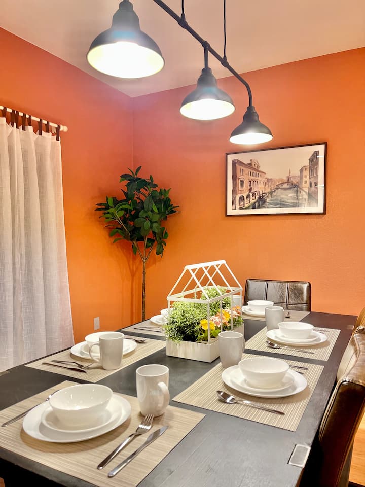 1st Floor Room #1 In Luxury Home, West Lancaster - Lancaster, CA