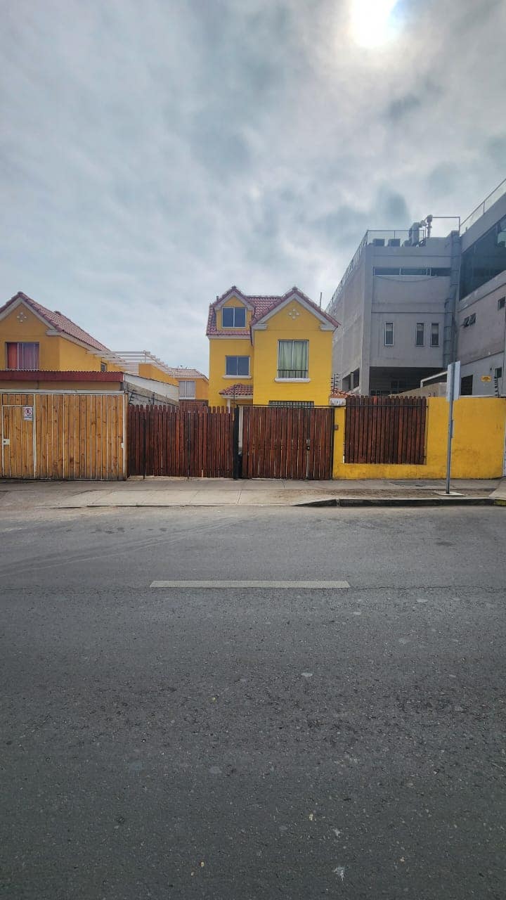 Casa Amplia En Antofagasta (5 Hab, 3 Estac) - Antofagasta, Chile