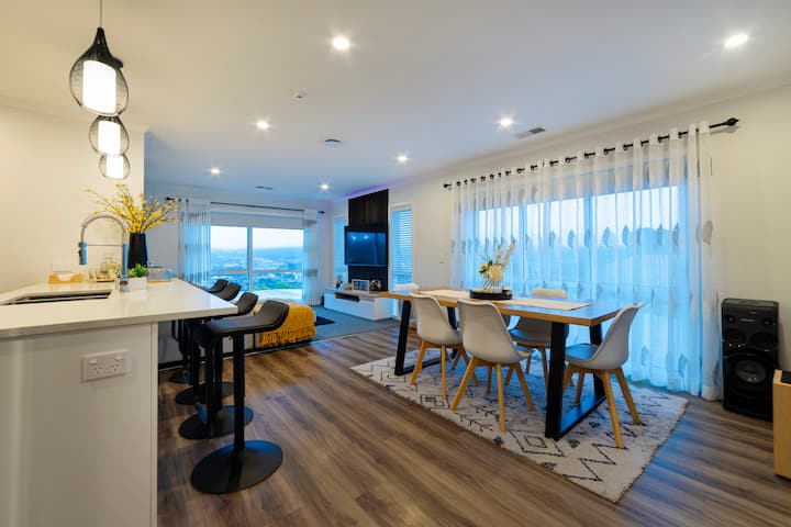 Luxury Modern Home In Aotea - Porirua