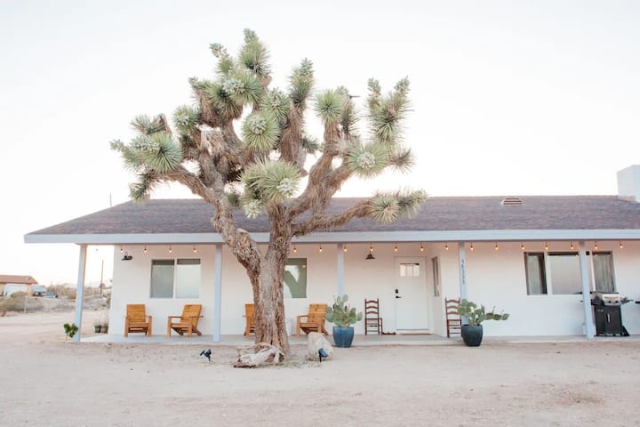 Friendly Owl Ranch W/ Hot Tub - Yucca Valley, CA